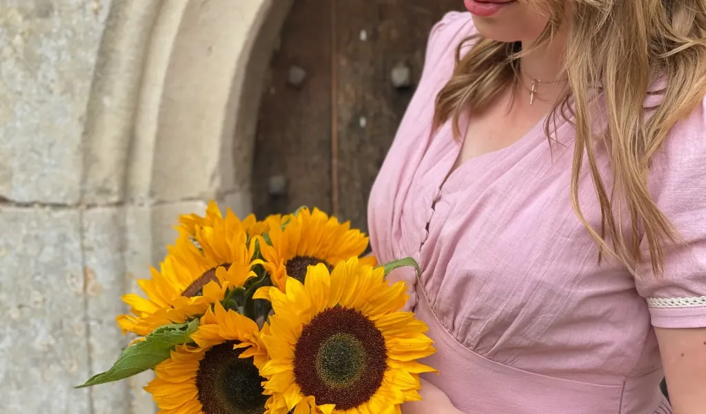 How to Embrace the Trad Wife Aesthetic: Modesty and Feminine Style